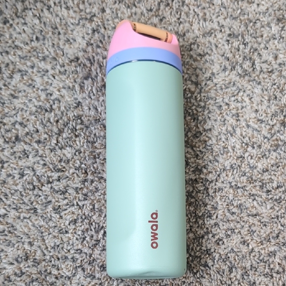 owala | Dining | Owala Freesip Insulated Stainless Steel Water Bottle ...